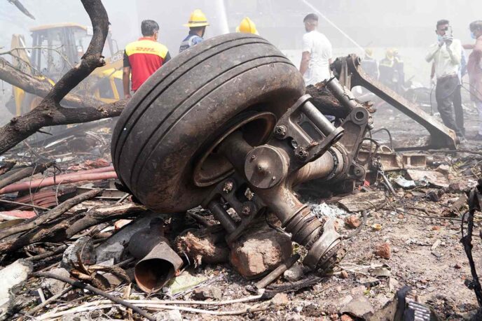 Air India, Urla tra i piloti prima dello schianto: Perché lo hai fatto?